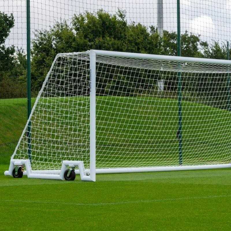 Transportable goal with multidirectional wheel